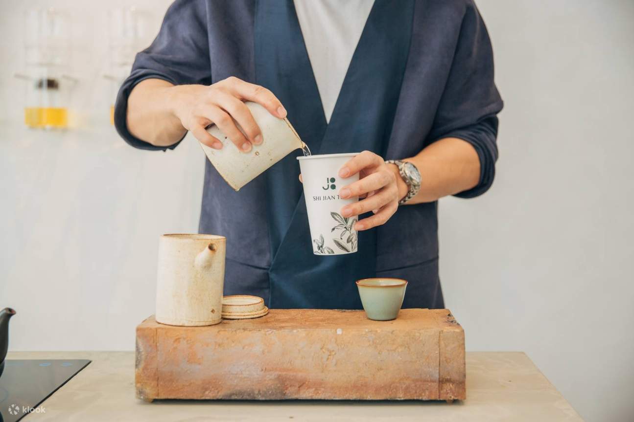 Buy 1 Get 1 Drinks at Shi Jian Tea in Taipei City Hall Station - Klook